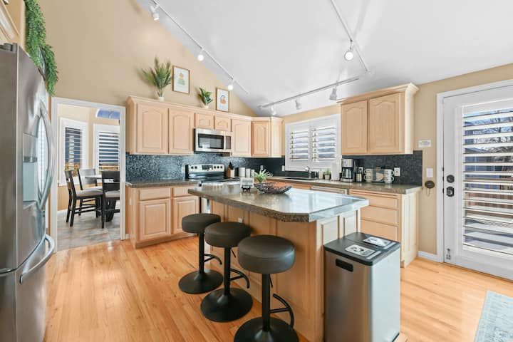 Spacious Ski Retreat Near Cottonwood Canyons - Sandy, UT