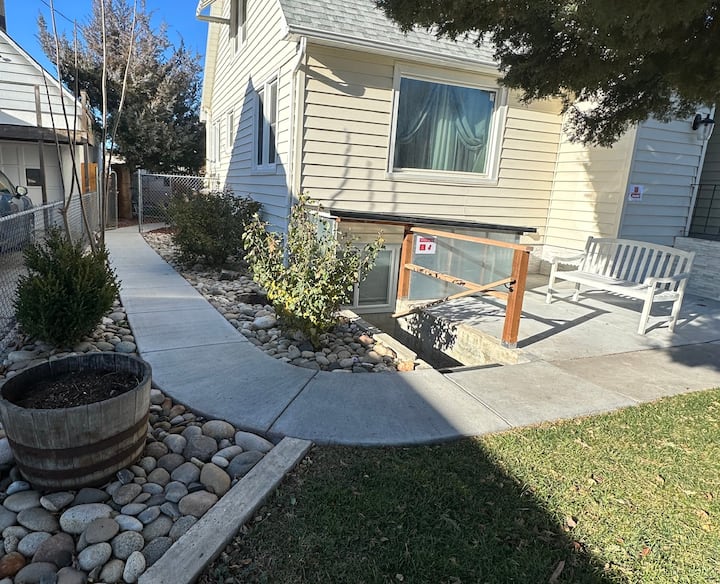 Newly Remodeled Apt Home ! 
Private & Affordable - Nampa, ID