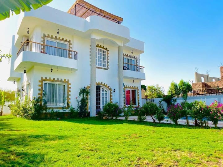 Private Luxury Villa • Pool & Spacious Garden - Louxor