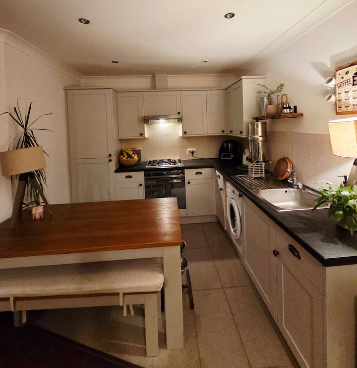 2 Bed Garden Flat In Poole - ボーンマス