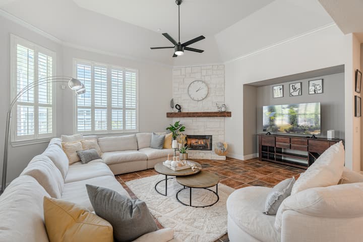 Ample 4br Family Retreat W Big Yard+summer Kitchen - The Woodlands, TX