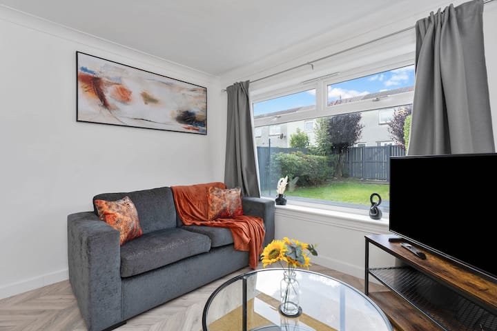 Spacious 4-bed Home With Free Parking And Wifi - Livingston