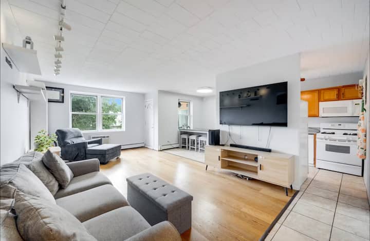 Entire Apartment With A Balcony View Of Park - Scarsdale, NY