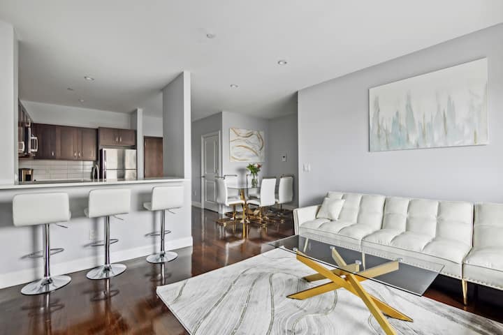 Luxury Ny Home With Gameroom + Free Parking! - White Plains, NY