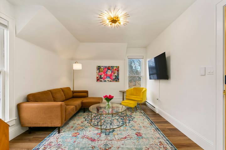 New Remodel, Posh & Walkable, 30 Day Minimum - Fort Collins, CO