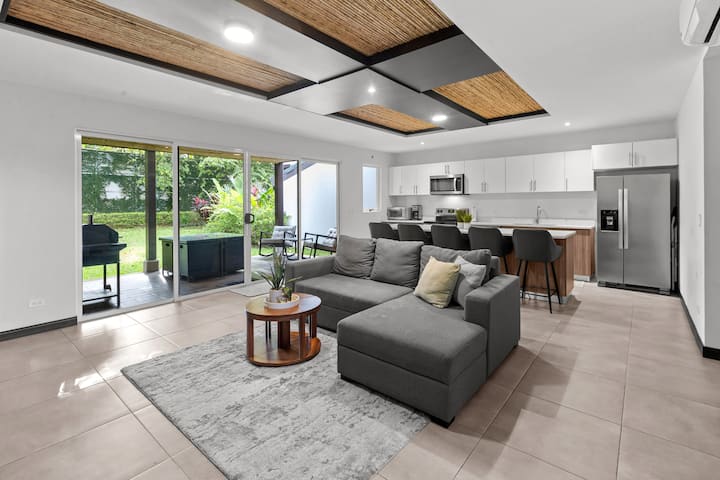 4br Retreat W/ 2 Master Suites + Walk To Beach - Costa Rica