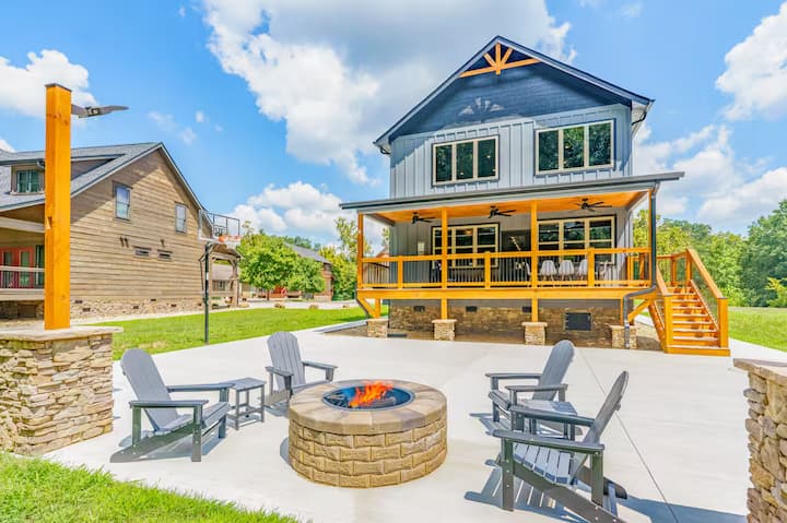 New! 4br - Hot Tub & Basketball/pickleball Court! - Pigeon Forge, TN