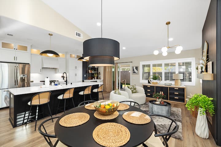 Freshly Renovated Charmer Near Wine Country - Temecula, CA