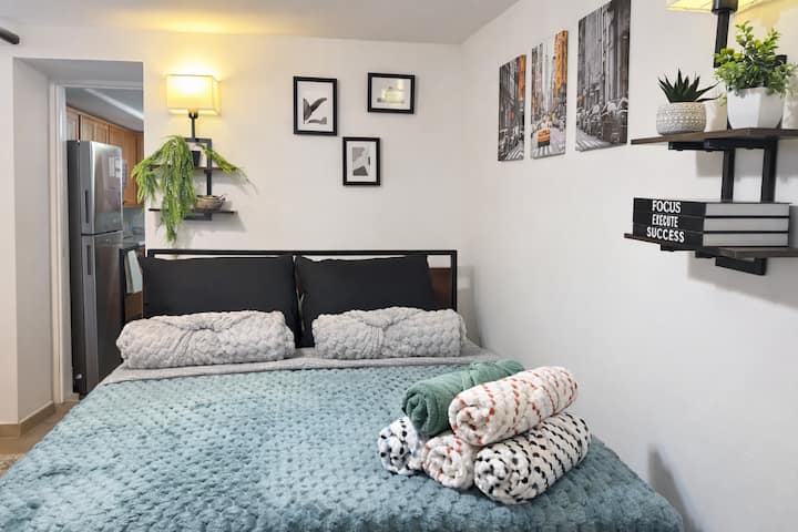 Private Suite •Kitchen & Bath •25 Min To Manhattan - West New York, NJ