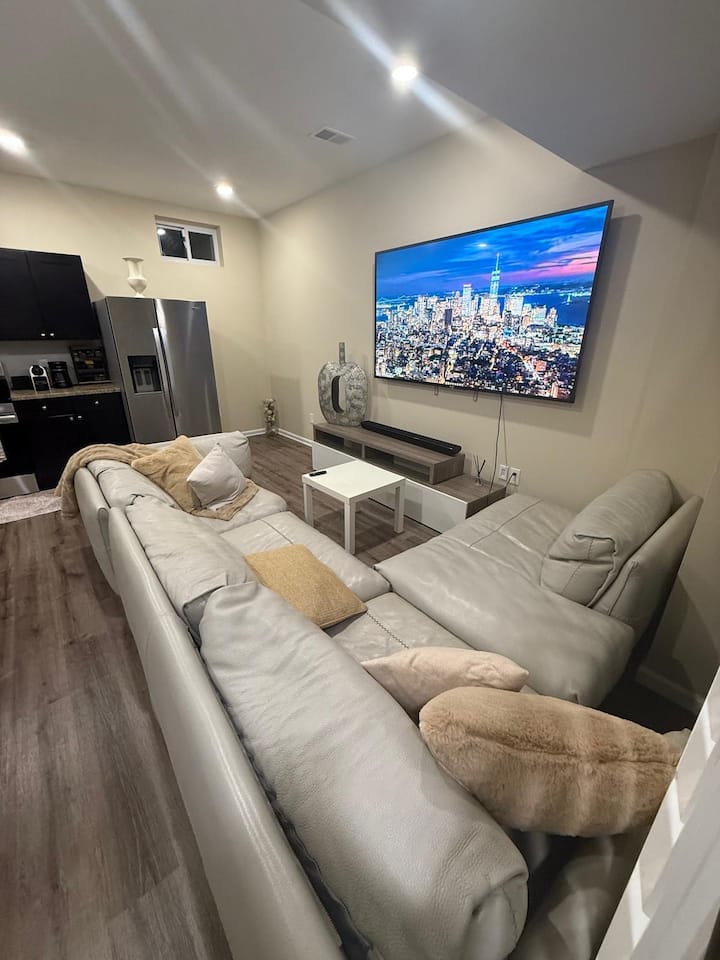 Modern & Stylish - Newark, NJ