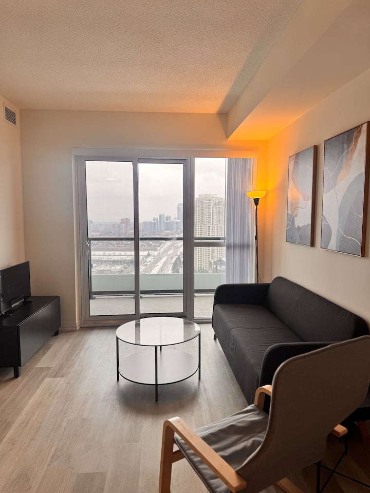 Stylish New Condo In Sauga Close To Hurontario - Mississauga