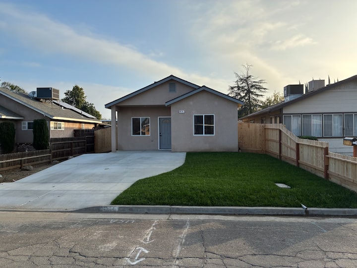 Modern & Cozy 3-bedroom Home With Stylish Interior - Exeter, CA