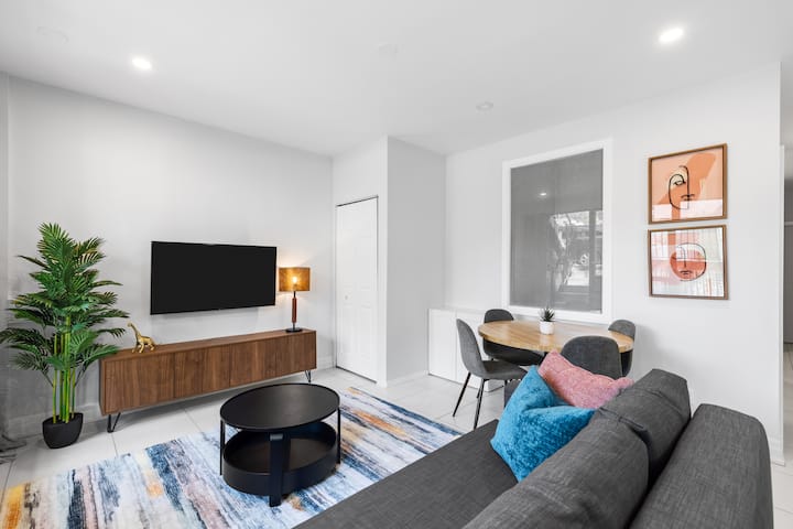 Stylish 2br Retreat By Queen West - Toronto