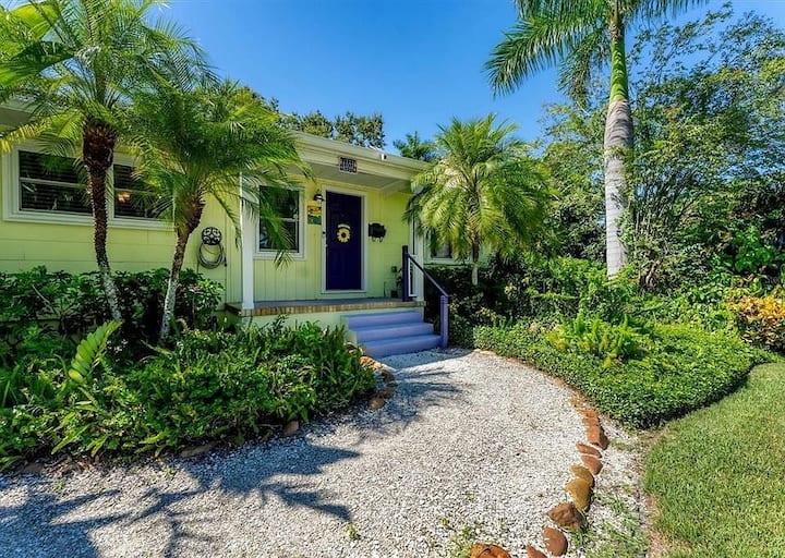 Heated Swim Spa & Giant Yard! 4br Near Beach - Bradenton, FL