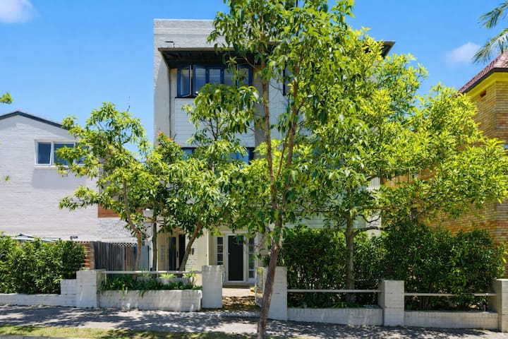 Quiet Beachside Manly Cottage | Walk Everywhere - 맨리