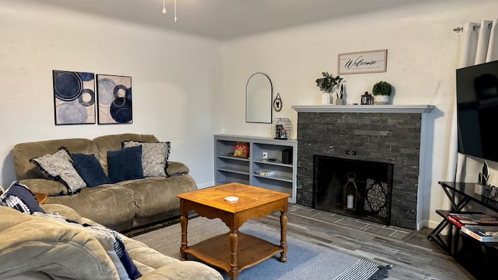 Family-friendly 2br | King Bed, Bunkbed & Backyard - Hanford, CA