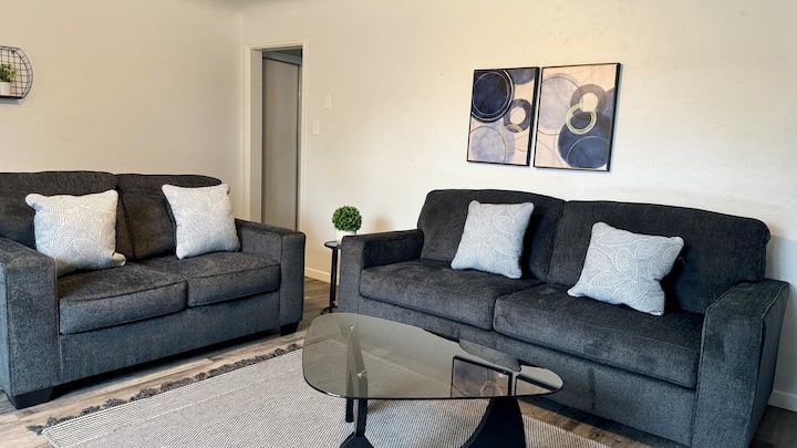 Comfortable 2br Home • King Bed • 1 Bath - Hanford, CA