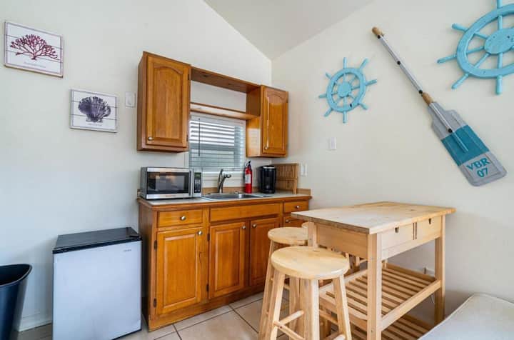 Guest House Ensuite Historic Neighborhood -