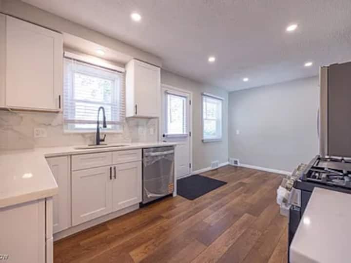 5 Bed | 2 Bath | Game Room | Wickliffe - Willoughby, OH