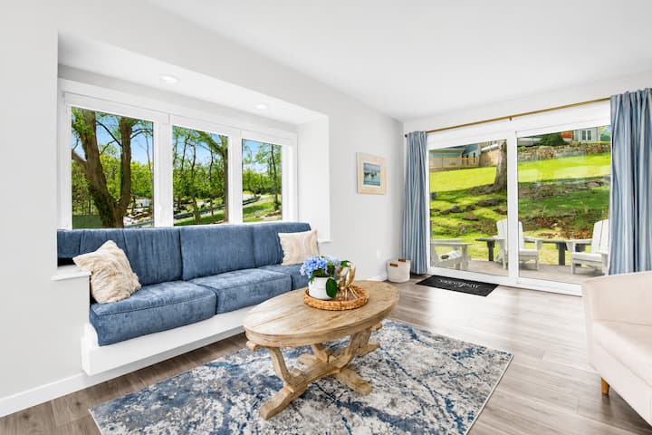 Luxury 4br Waterfront Home W/ Amazing Views & Dock - Rhode Island