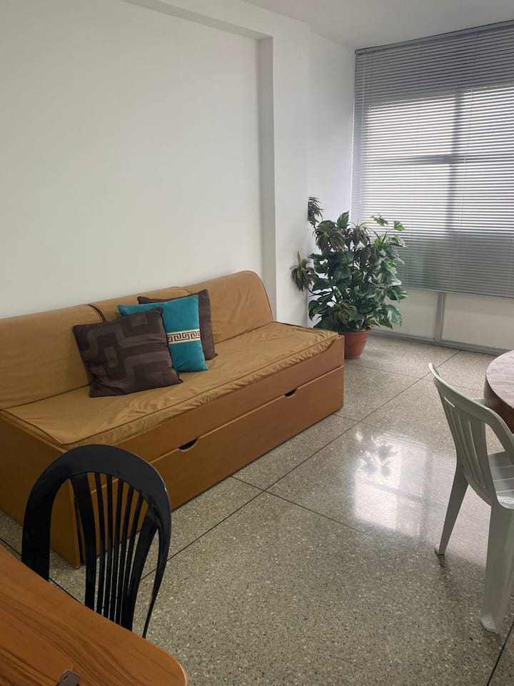 Amplio Apto En La Candelaria. - Caracas