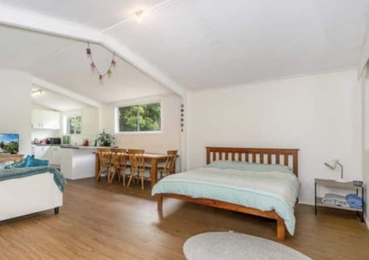 Country Life & Cycle Track Getaway + Beaches Near - Uki