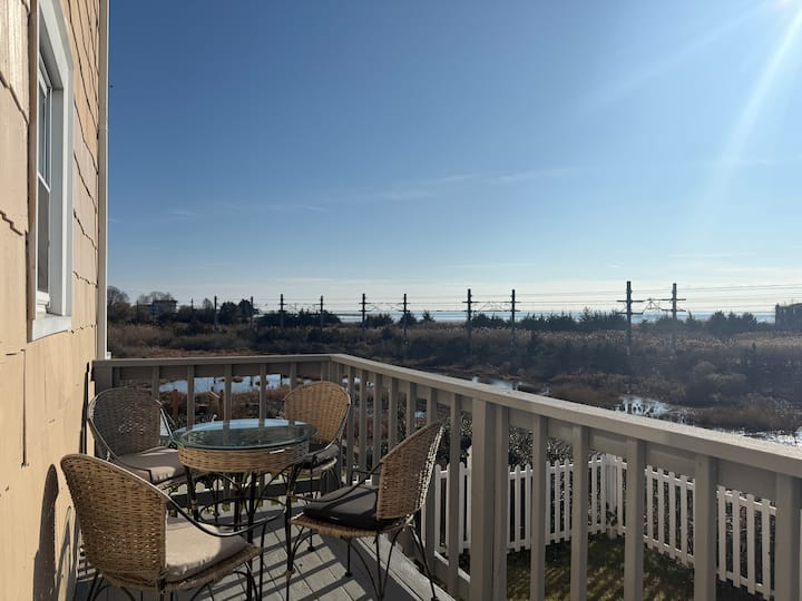 Ocean View + Spacious Driveway + Velvet Mill - Stonington, CT
