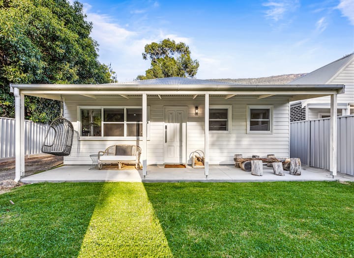 Boutique Halls Gap Escape - Firepit & Local Wine - Halls Gap