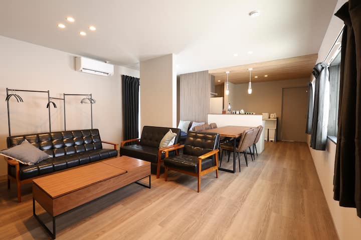 妙高温泉街ステイ/徒歩圏内に温泉、食料品店があり/ビリヤードとダーツが楽しめる最大7名の貸切り宿 - Myoko