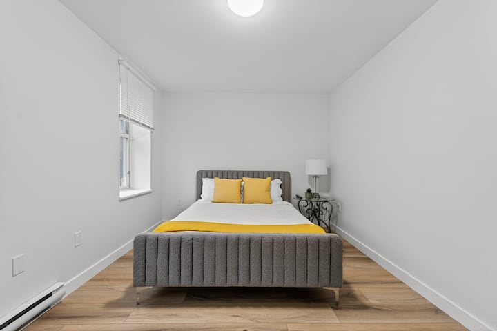 Aurora Haven | 2br Napanee | Netflix | Parking - Napanee