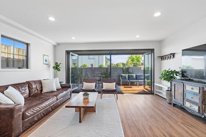 Cozy Retreat - Santa Monica, CA