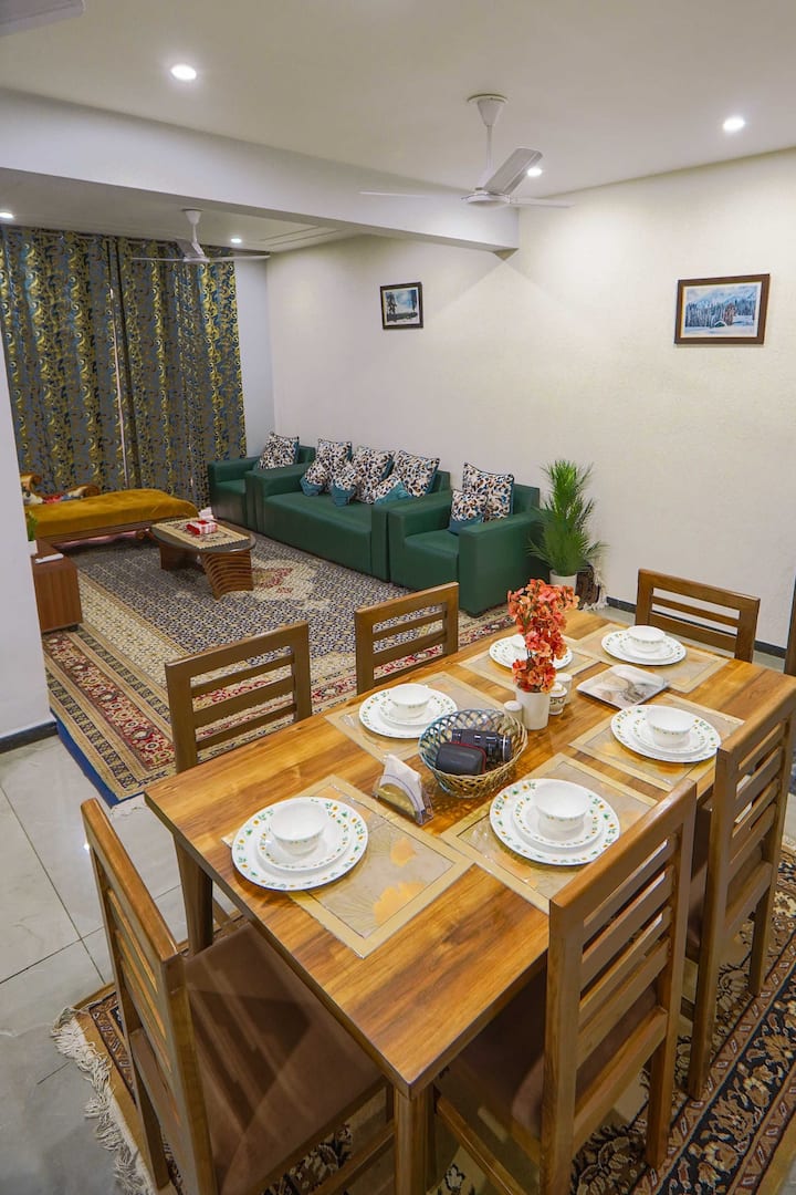 Gulposh Homestay -Modern Rooms Cozy Ambience - Srinagar