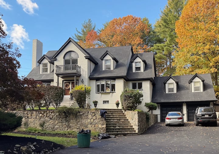 Luxury Castle Hideaway Private Retreat W/h Pool - Norwood, MA