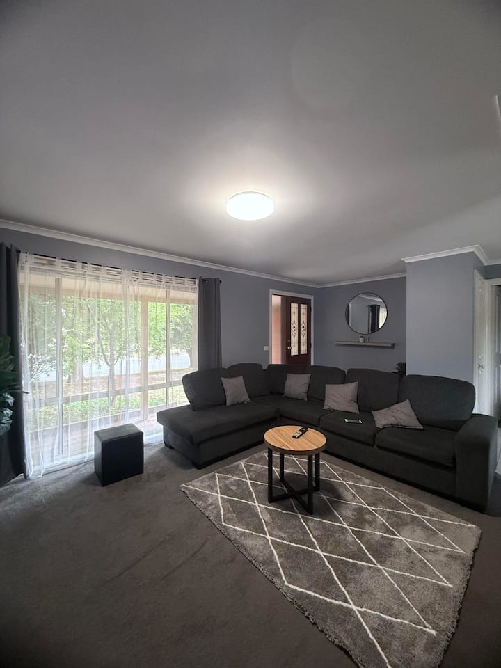 Ag's 1 Bedroom Entire Home•walk To Shopping Centre - Mildura