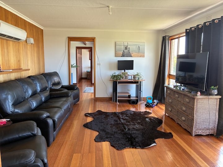 Coastal Comfort In Somerset–in The Centre Of Town - Wynyard