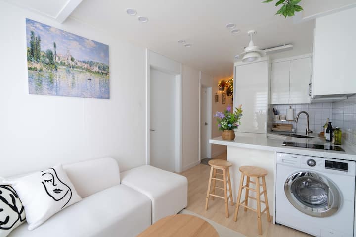 오프닝 프로모션 - 초역세권 1분, 신축, 고급 침대, 무료 스낵-음료가 비치되어 있어요! - Seoul