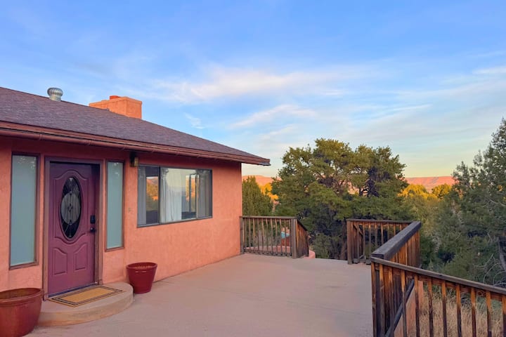 Elegant Lofted Home | Kanab Red Rock Views & Hikes - Kanab, UT