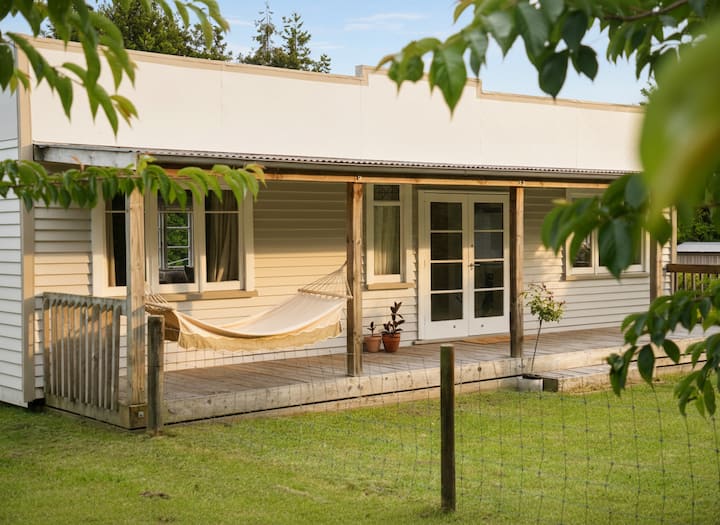 The Country Cottage - Tauranga