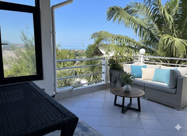 Haus Mit Gemütlicher Terrasse Und Meerblick - Koh Samui