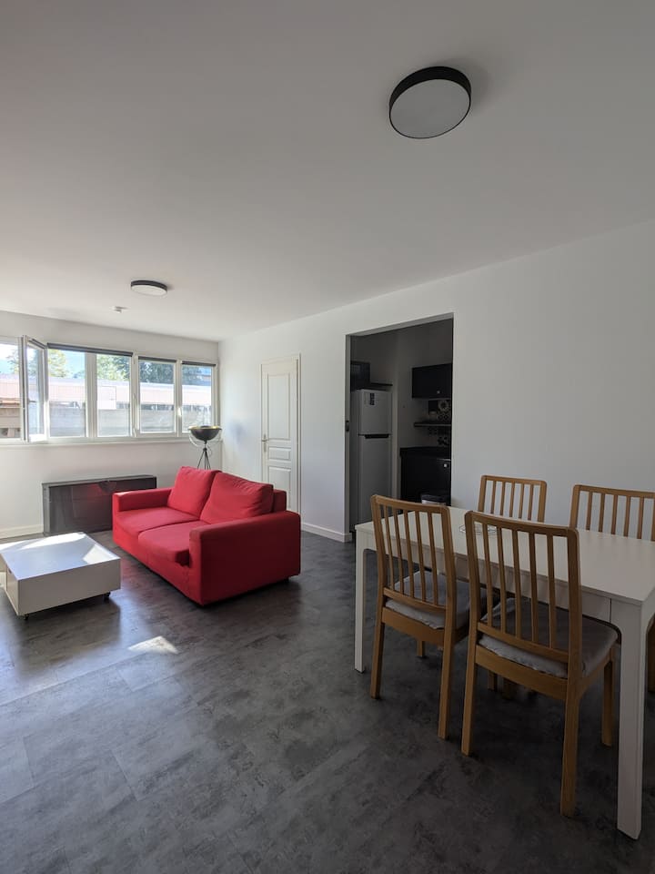 2 Pièces - Parking Gratuit - Annecy-le-Vieux