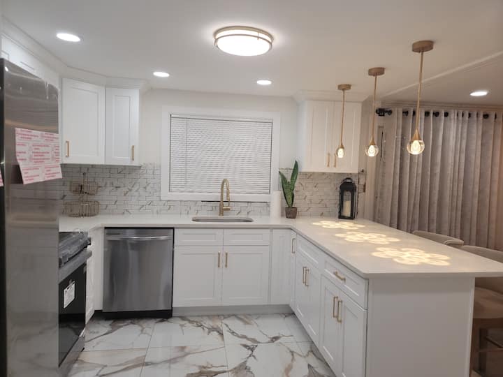 Cozy 3 Bedroom House Entire Property - Patchogue, NY