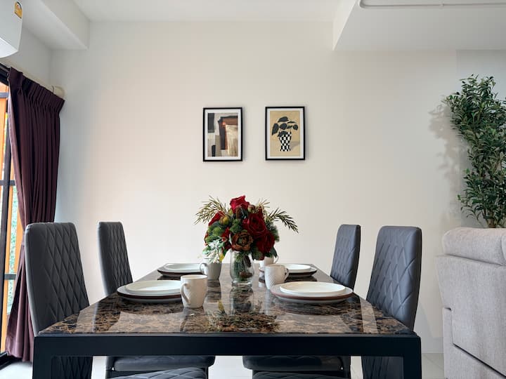 Old City Gem: 2br King Suites + Free Parking -