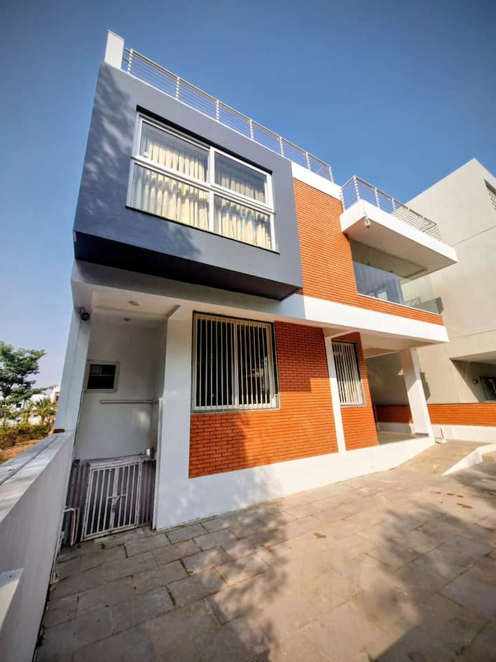 Nova Zen | Peaceful Villa W/ A/c & Parking - Solapur