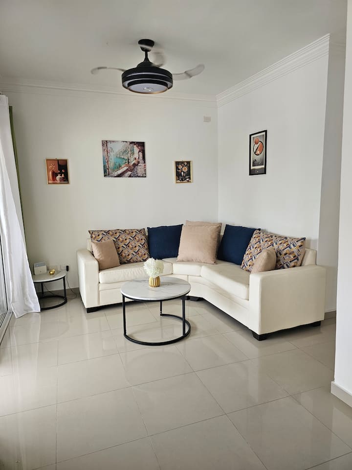 Se Alquila Como Apto. Buena Ubicacion En La Romana - La Romana