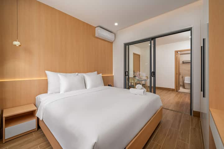 Deluxe 1br Condo - Balcony - 1 Min To My Khe Beach -