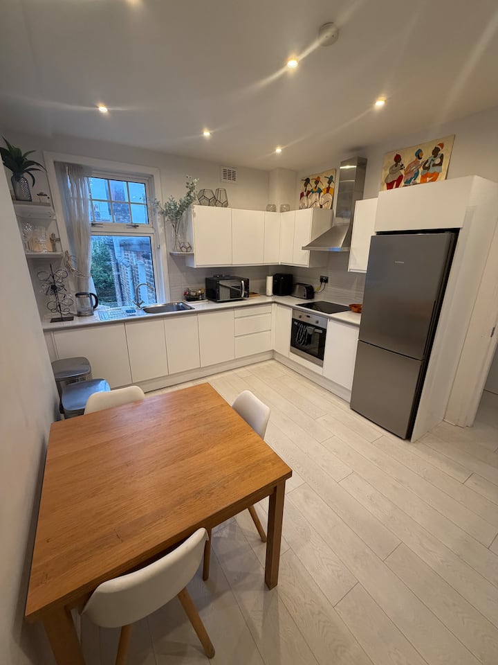 Beautiful Modern Flat Located In Fulham - Londres