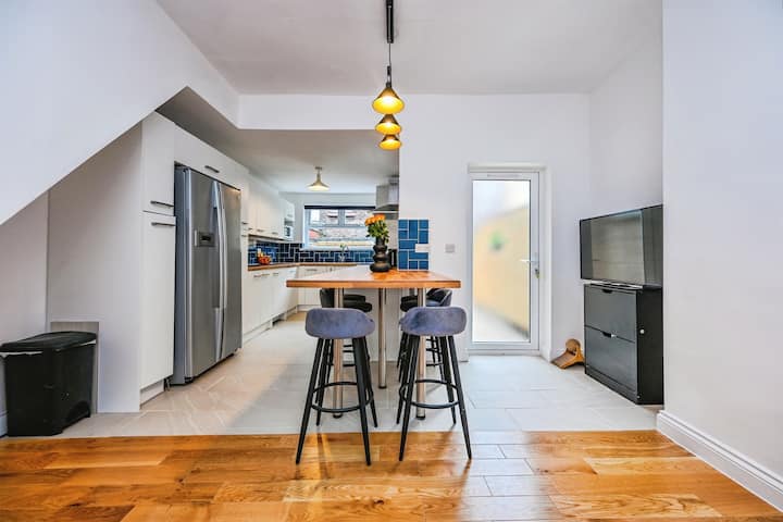 4 Bed House In Liverpool - Wirral