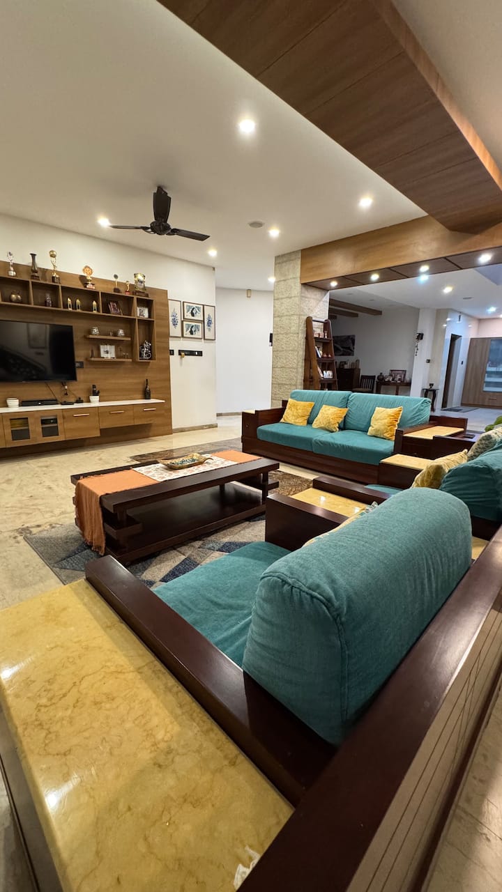 Poolside Luxury. Private Theatre. A Perfect Escape - Kollam