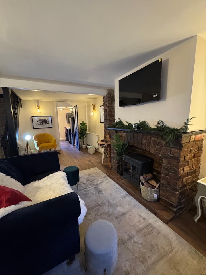 Quirky 3 Bedroom Home From Home - Northwich