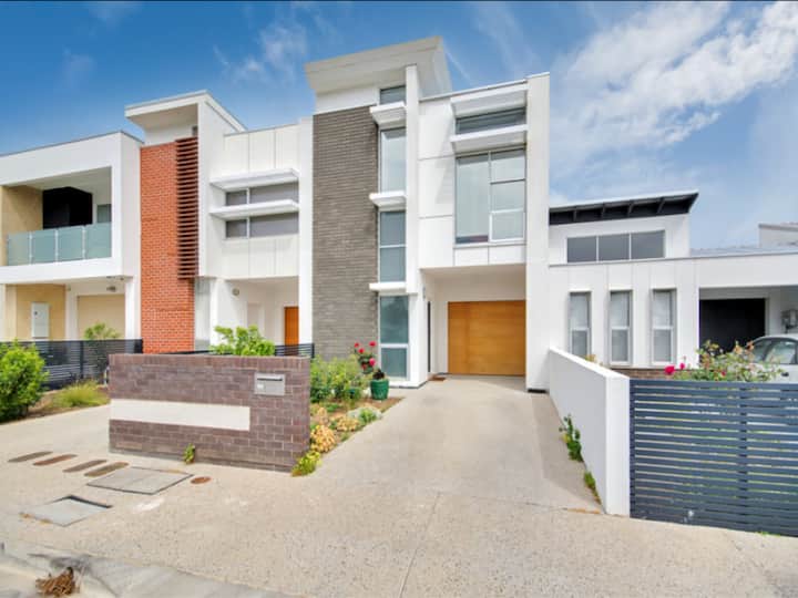 Lake View 3br Retreat, Free Parking, Close To City - Enfield